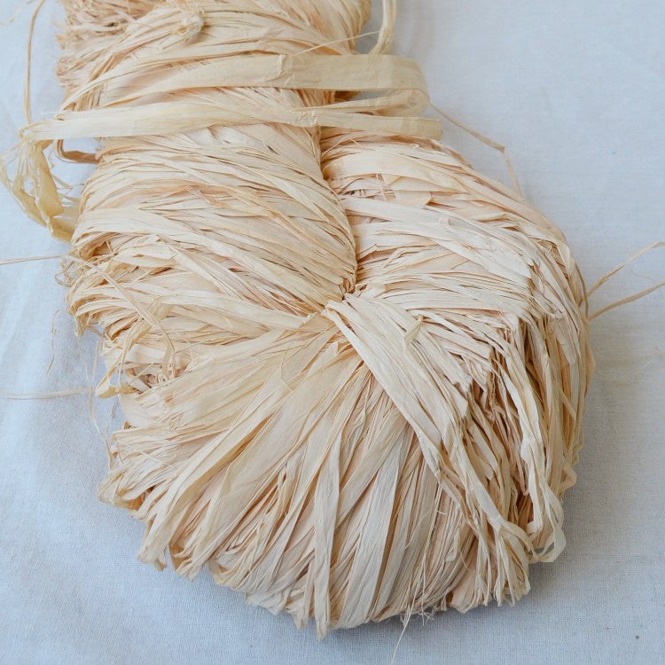 Natural Madagascan Raffia 1kg: regular grade – String Harvest